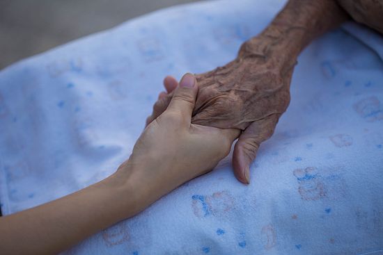 Eutanasia e suicidio assistito: ecco come cambia tra Paesi, sesso, età ...